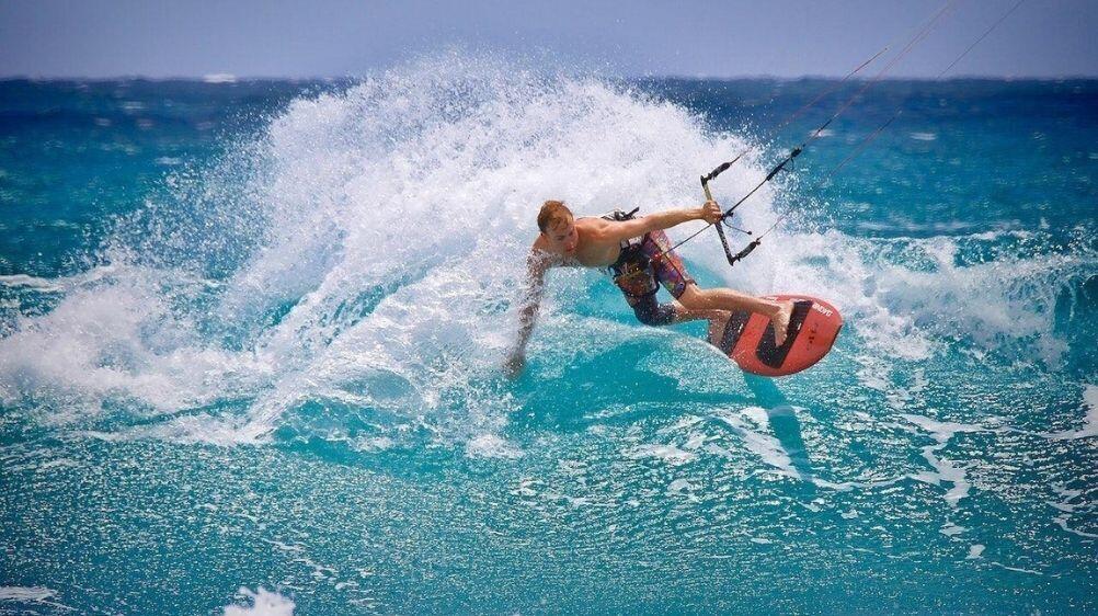 Kitesurf Nedir, Nasıl Yapılır? En Popüler Kitesurf Rotaları