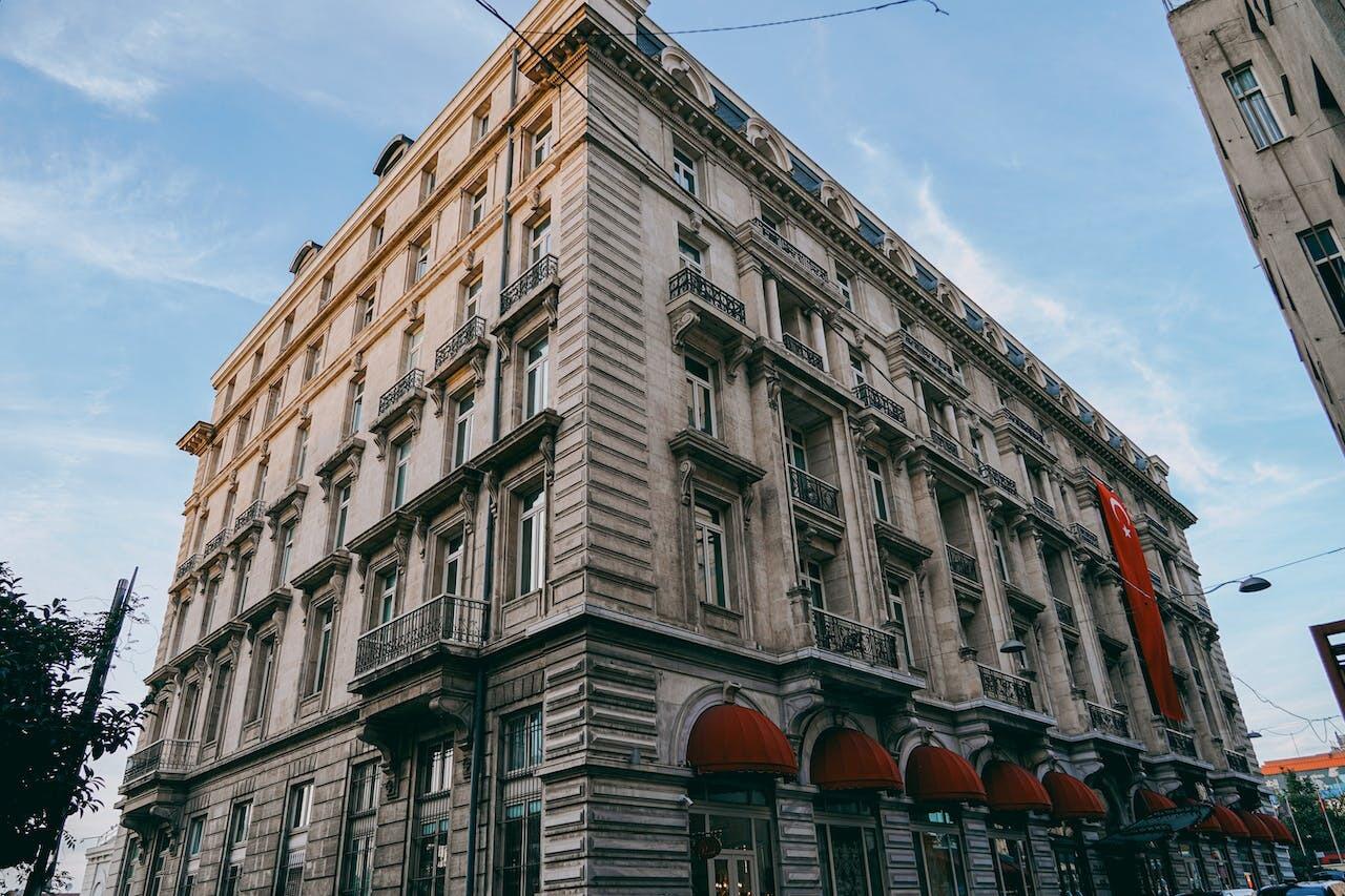İstanbul’un En Tarihi Oteli: Tüm Gizemleriyle Pera Palas Hotel