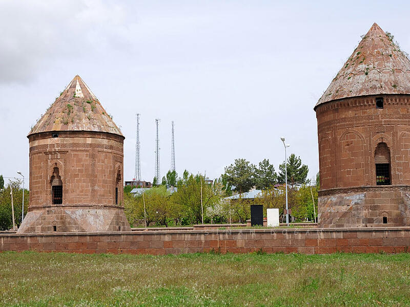 Ahlat Çifte Kümbet - Bitlis Ahlat